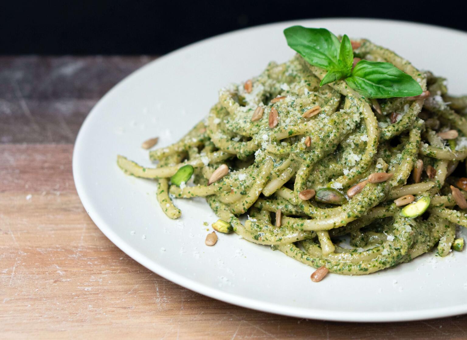 Pesto trenette pasta - Italian dish recipe - HubKnot